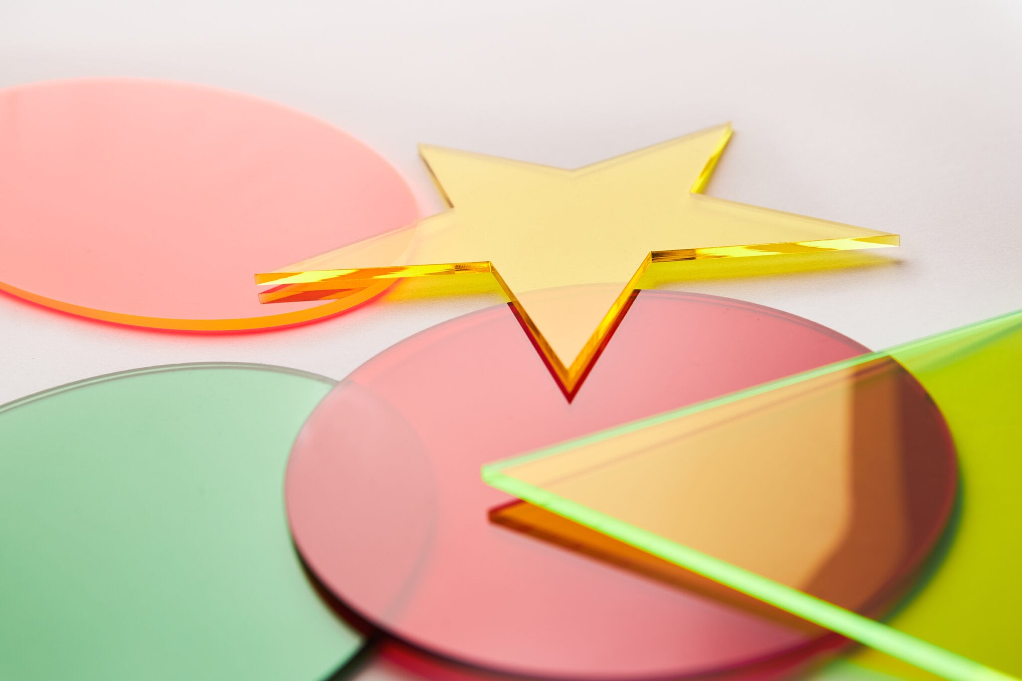 Qu'est-ce que le Plexiglass ? Propriétés, Types et Applications